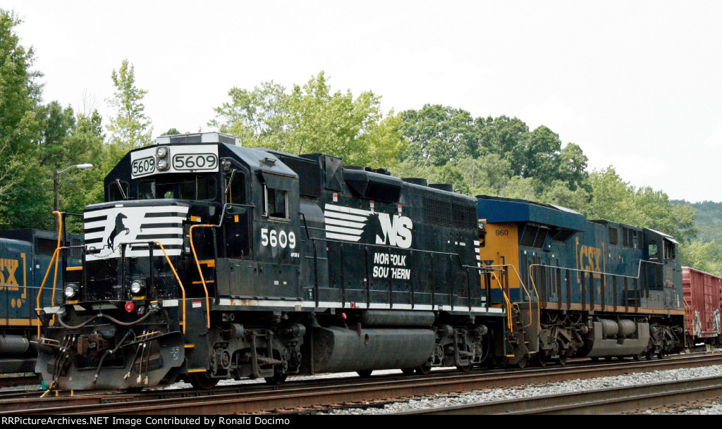 NS 5609 CSX 960